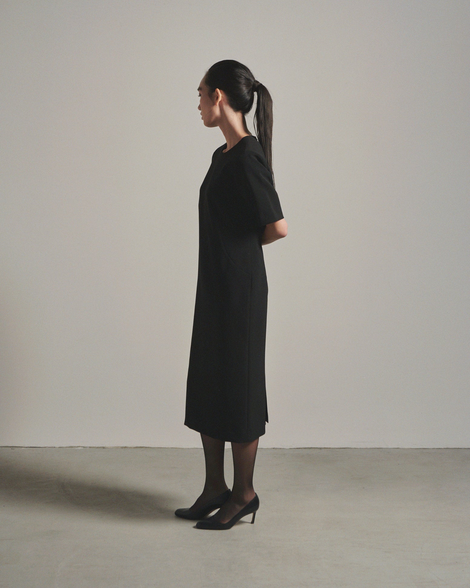 I-Line Dress｜THE LINER(ザ ライナー)公式通販｜アイラインシルエットのドレスワンピース